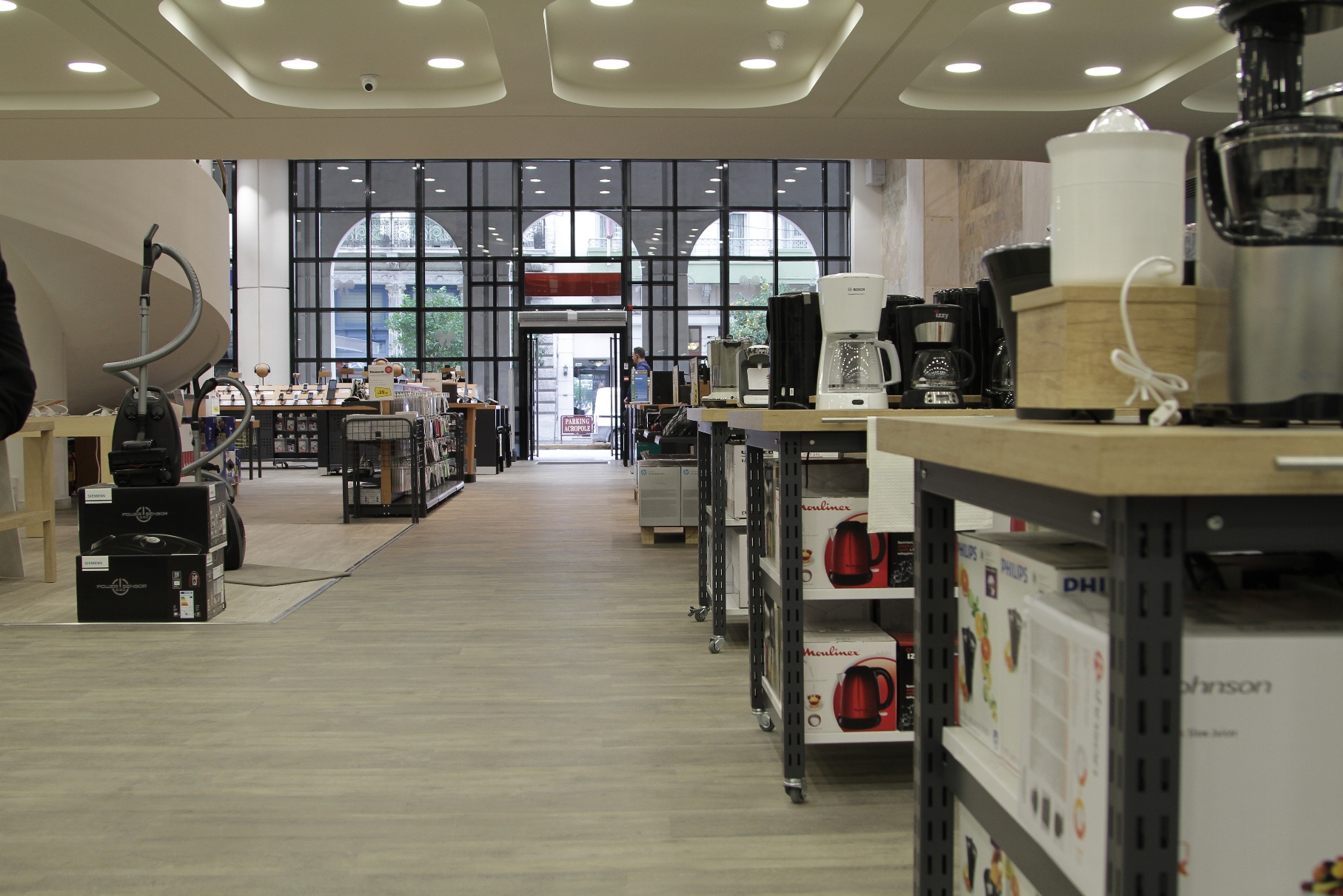 Το νέο κατάστημα Κωτσόβολος στην Πάτρα αλλάζει τα δεδομένα σχεδιασμού ...