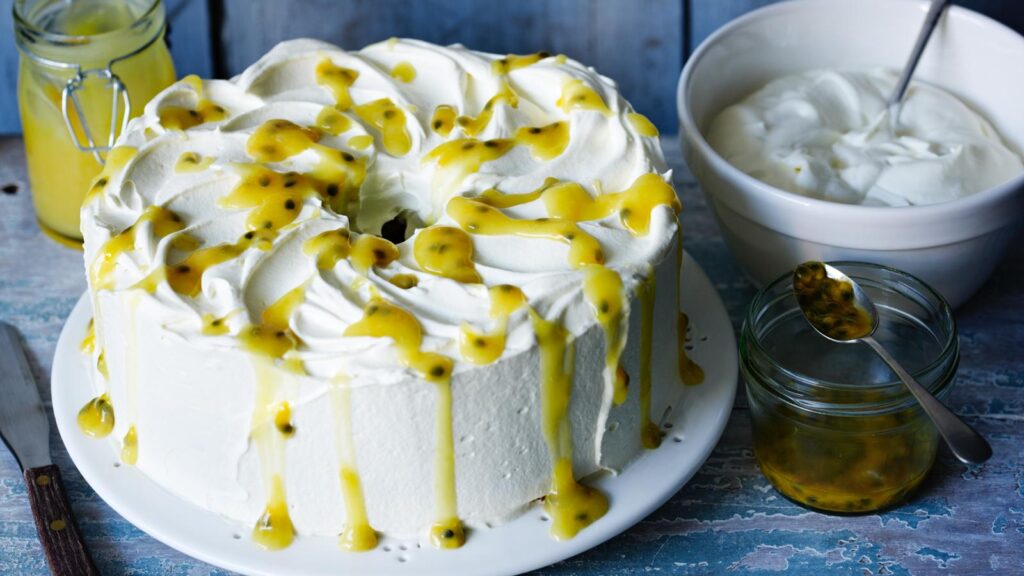 Αέρινο lemon angel food cake με λεμονόκρεμα και passion fruit | Cool Home